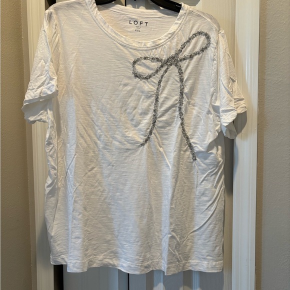 LOFT | Tops | Loft White Tee With Sparkling Bow Accent | Poshmark